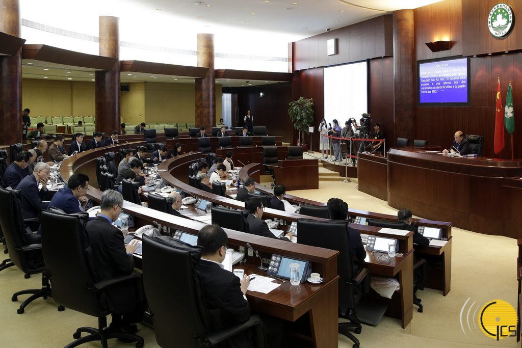 A plenary session of the Legislative Assembly holds discussions on ...