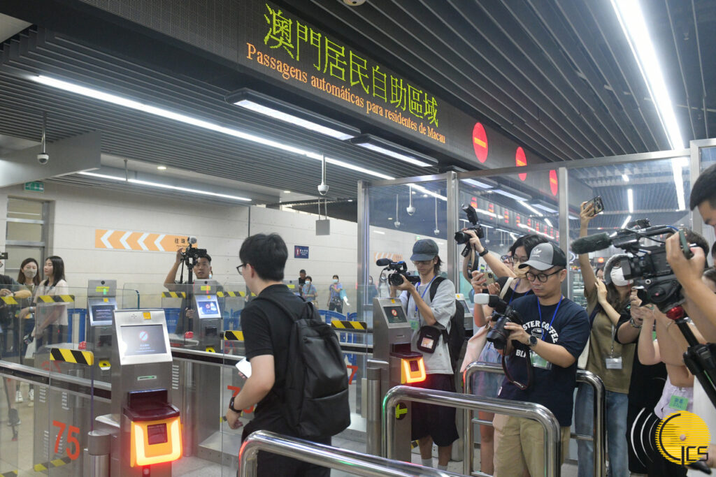 The Government invites the press to the Border Gate Checkpoint to cover ...