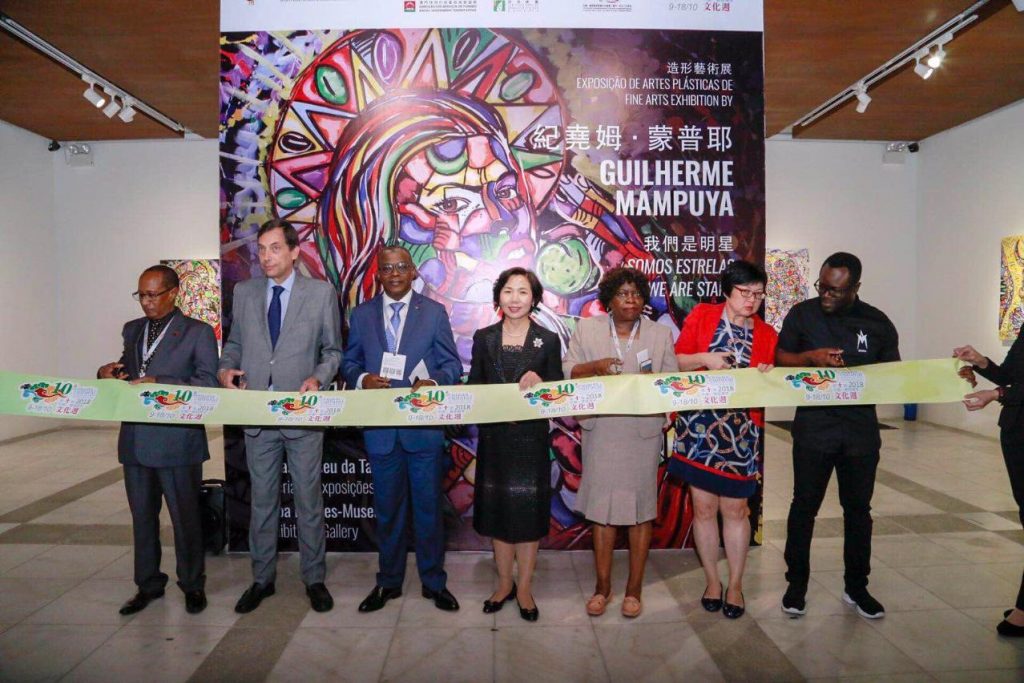 Cerimónia de Inauguração das Exposições de Artes Plásticas de Angola e ...