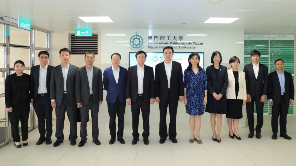 Visita de observação e pesquisa liderada pelo Subchefe do Departamento ...