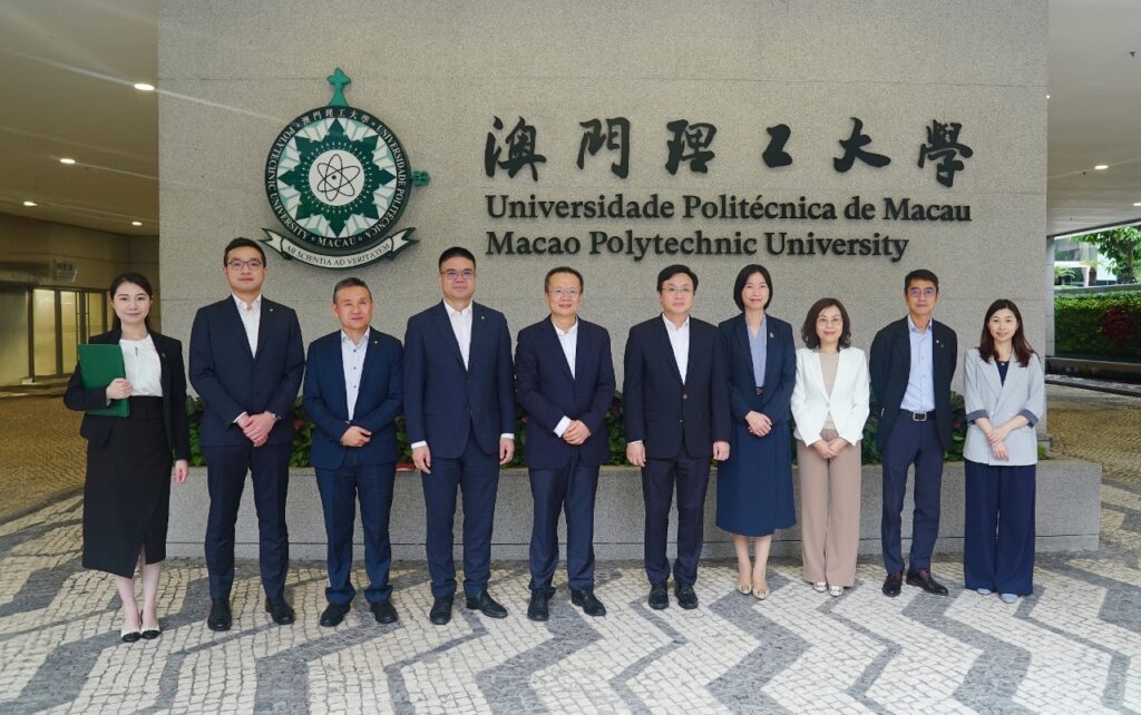 Visita do Presidente da Sucursal de Macau do Banco da China, Jia ...