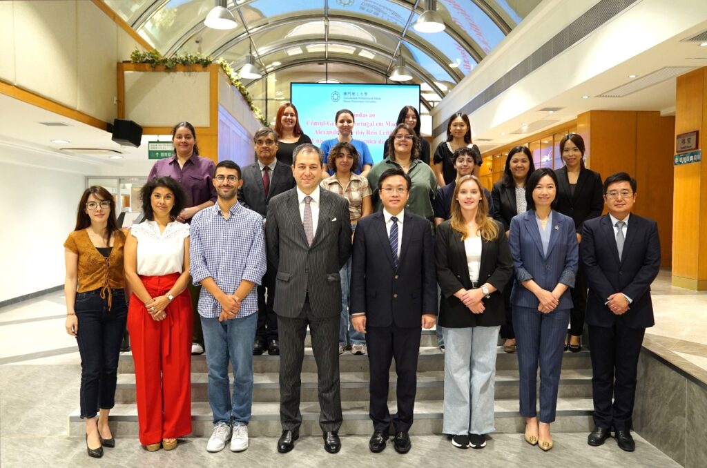 Visita do Cônsul-Geral de Portugal em Macau, Dr. Alexandre José dos ...