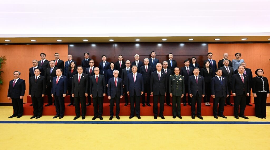 Xi Jinping reúne-se com novos responsáveis dos órgãos executivo ...